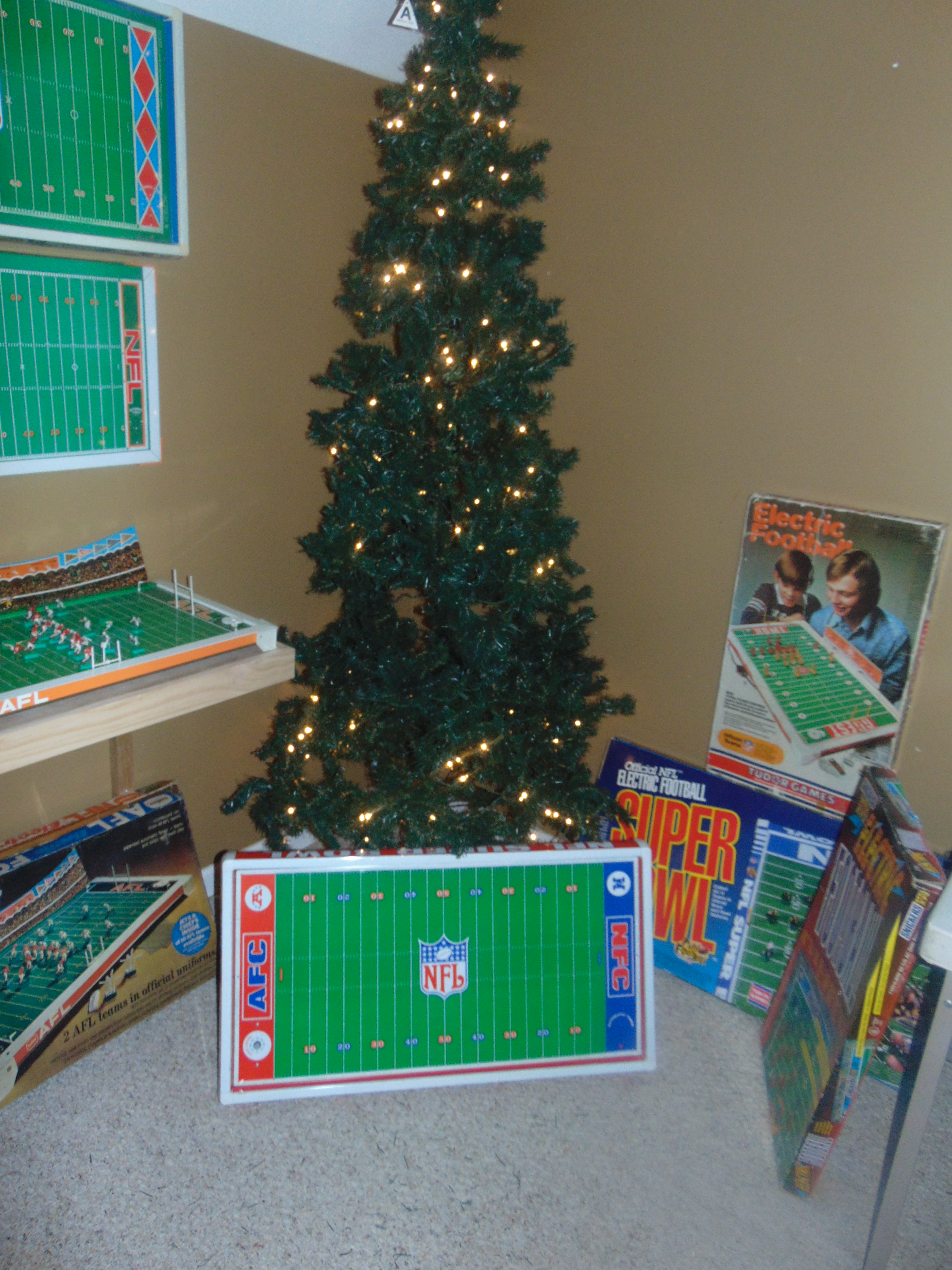 Happy Holidays from the NEFGM – The National Electric Football Game Museum